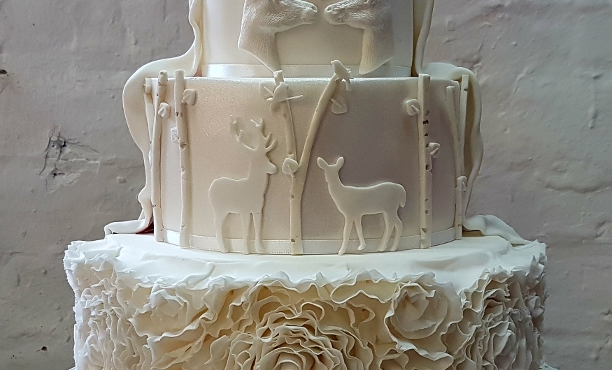 Christmas dual/ half & half/ two faced cake -2 Sundays course - Cake School