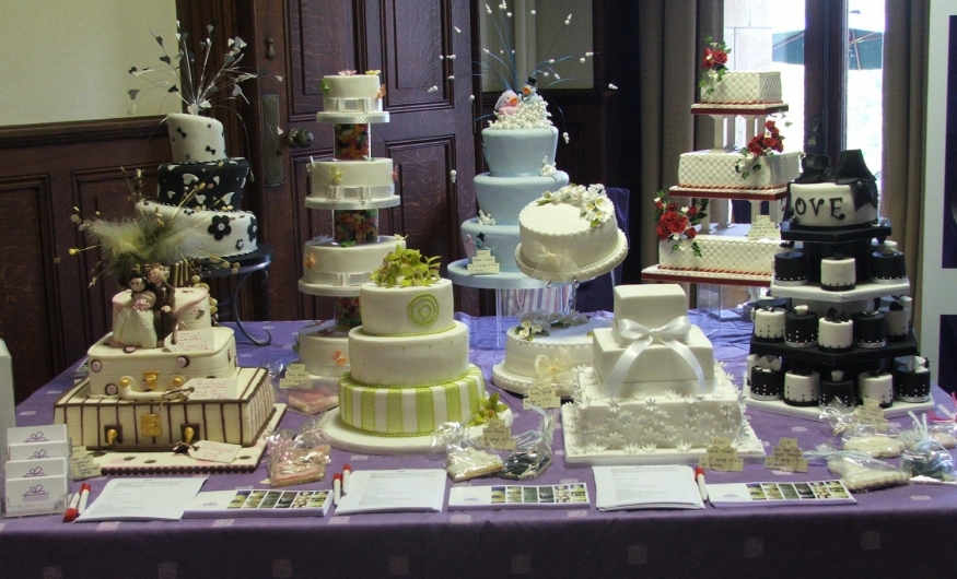 Assembling Multi Tiered Cakes Demonstration - Cake School