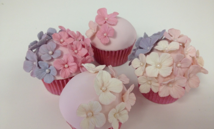 Hydrangea Flower Cupcakes - Cake School