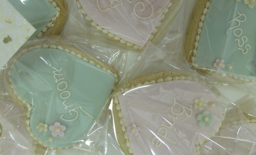 Writing in Icing - Cake School